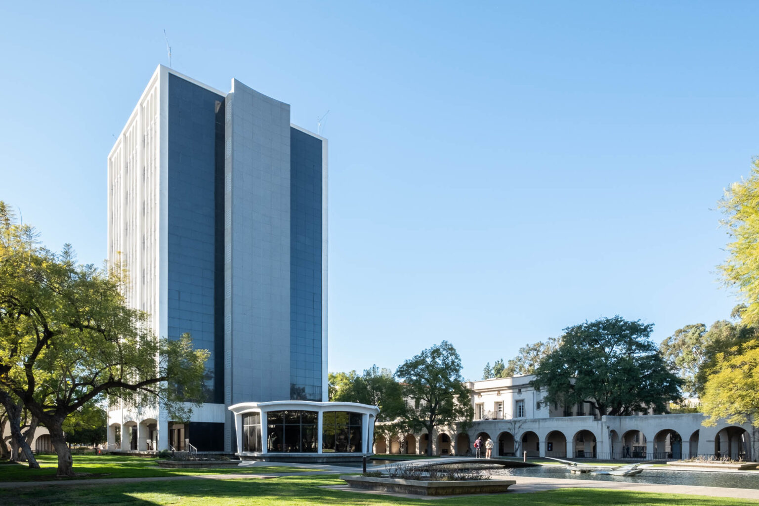 Caltech Hall (Millikan Library) – Thomas Guignard photography